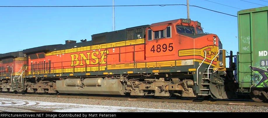 BNSF 4895